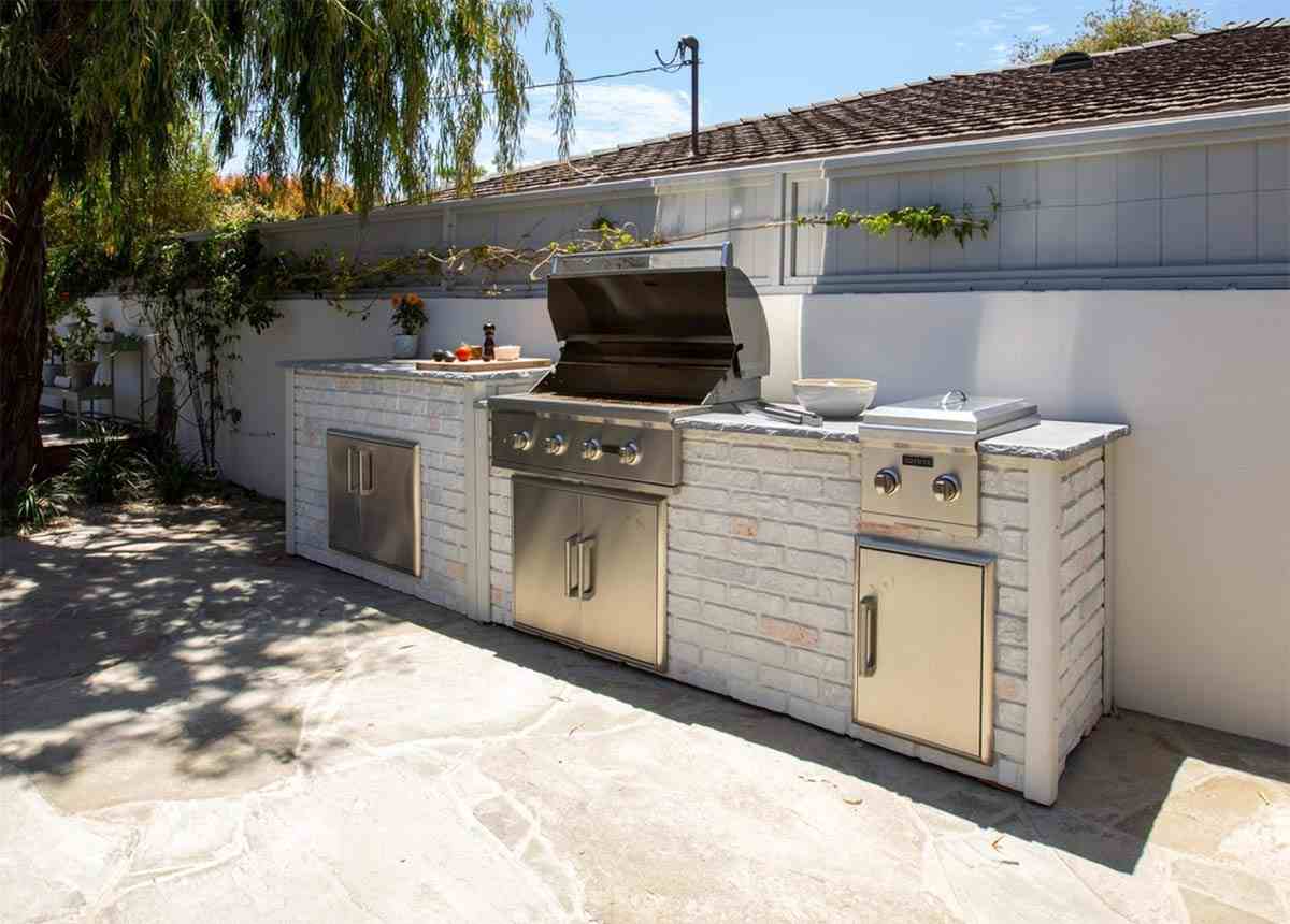 Parrish Outdoor Kitchen Flooring Options: Pros and Cons